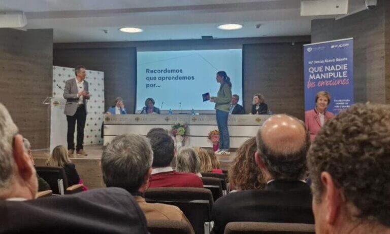 Presentación del nuevo libro de María Jesús Álava Reyes: Que nadie ...